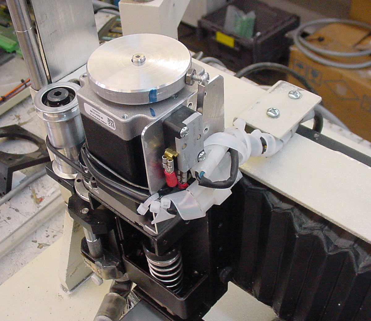 XEN-1005-100 Limit Switch Z Axis Mounting Bracket size 23 – Quality One ...